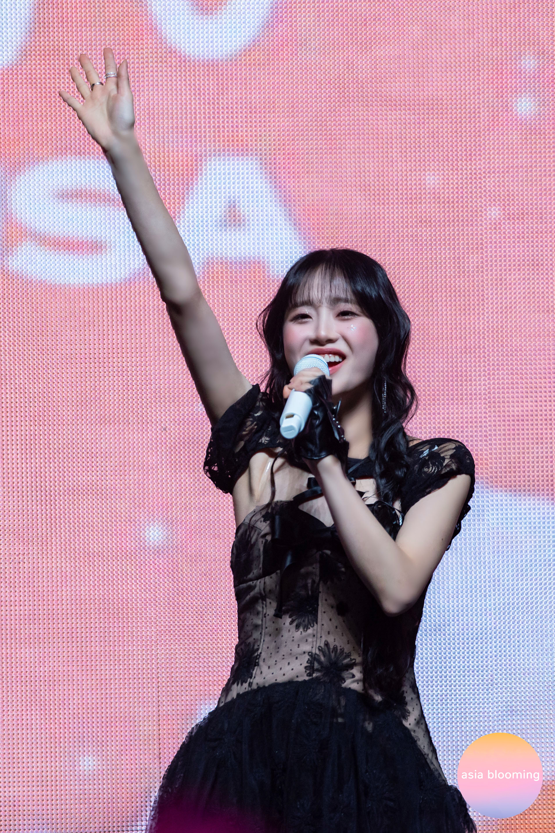 Chuu Gives LA a “Heart Attack” at the Orpheum Theatre - Asia Blooming