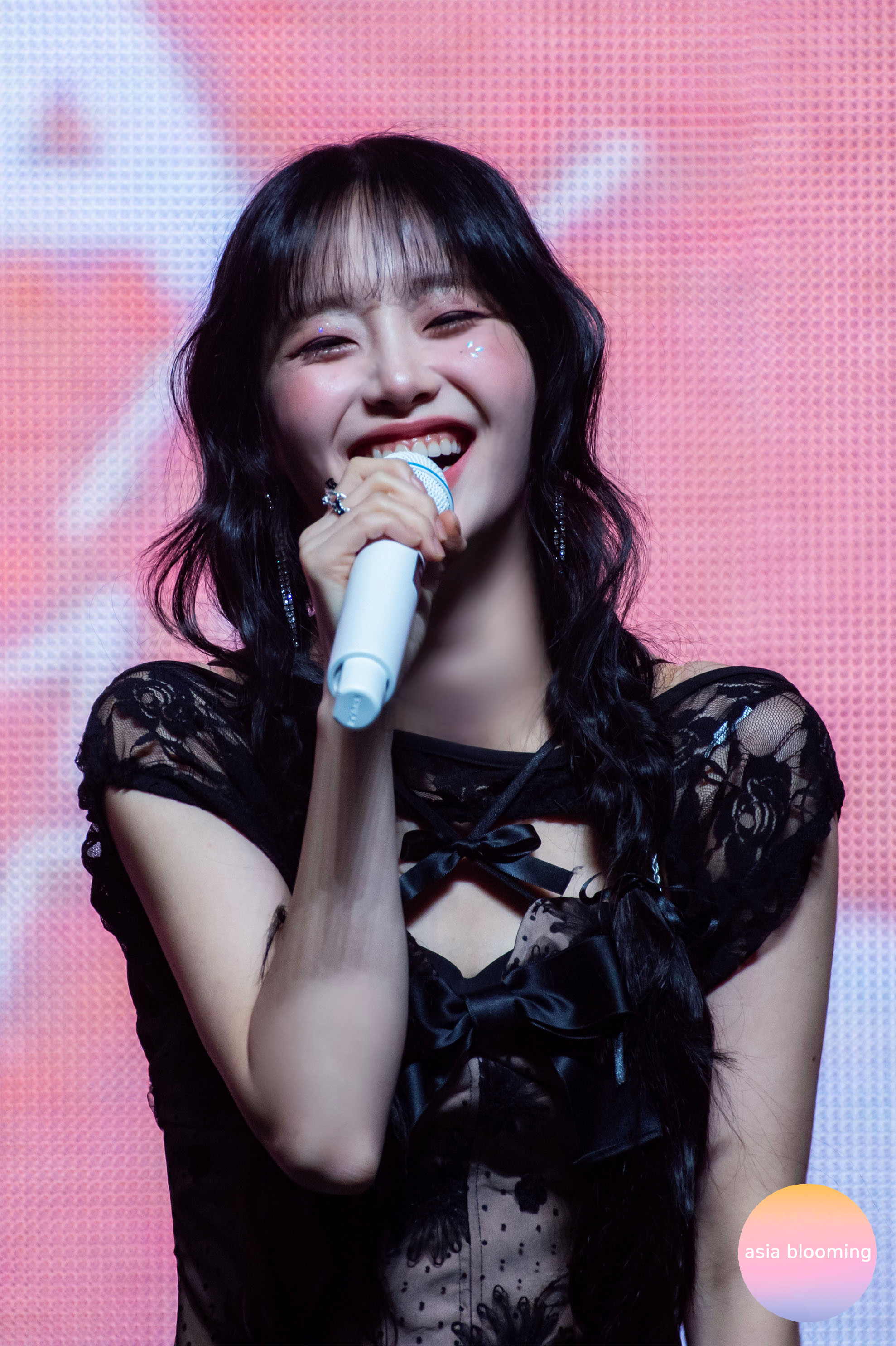 Chuu Gives LA a “Heart Attack” at the Orpheum Theatre - Asia Blooming